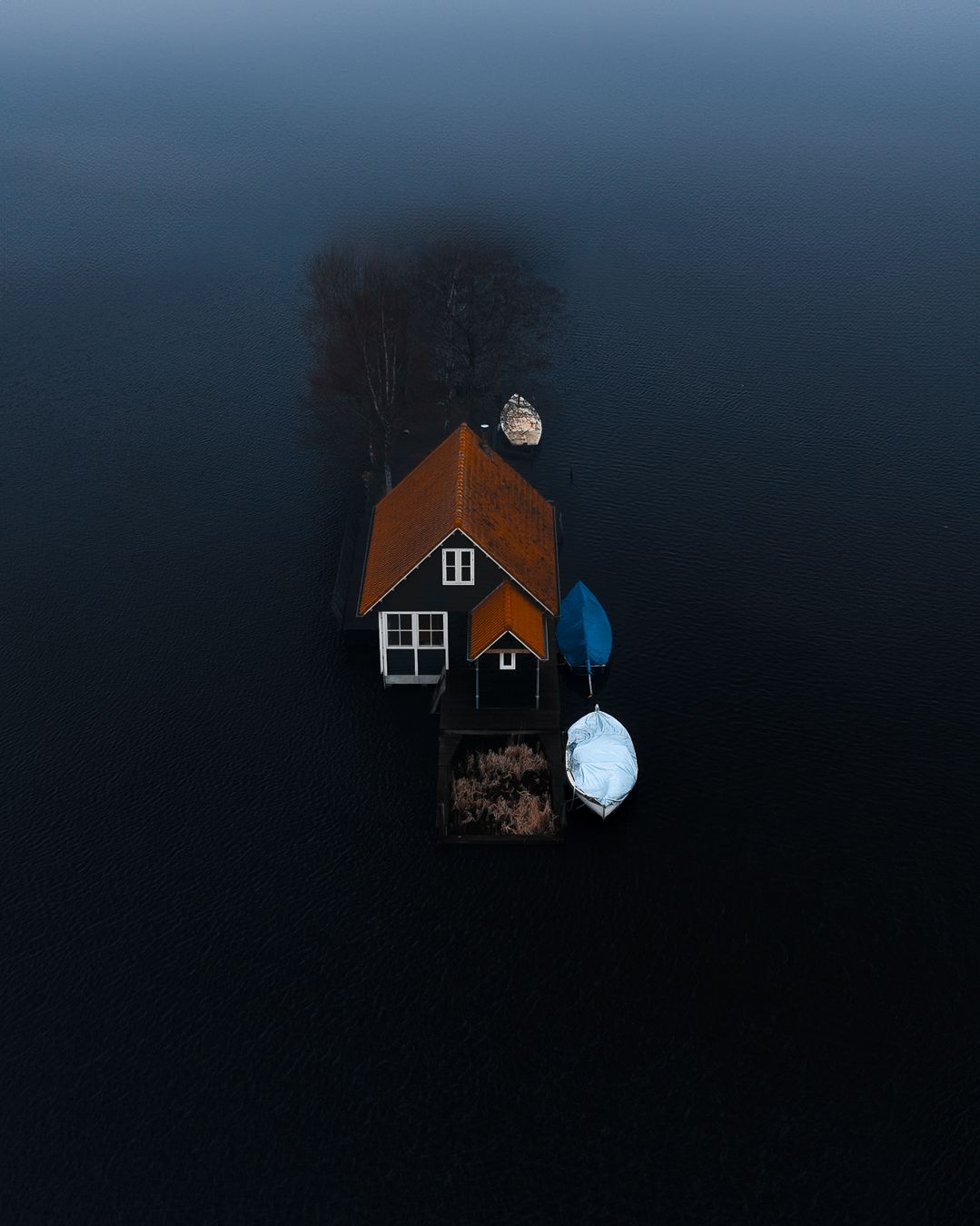 Small floating cabin, Netherlands